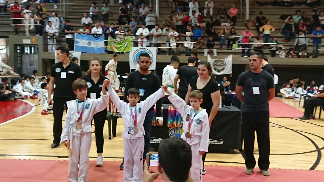 Atletas de taekwondo de Foz do Iguaçu se destacam em torneio na ...