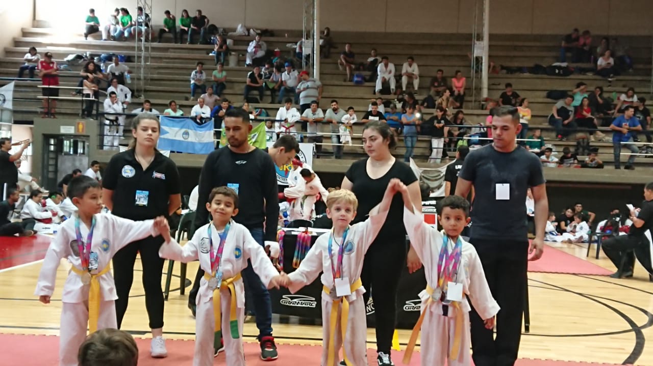 Atletas de taekwondo de Foz do Iguaçu se destacam em torneio na ...